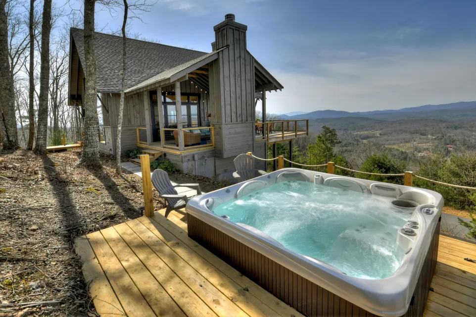 Stunning Mountain Retreat with Astonishing Views | Whimstay